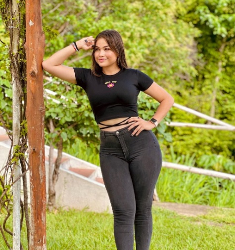 Modelo Salma Flores denuncia robo de su celular y exposición de ...